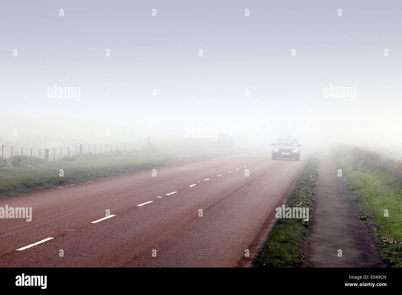 Fog road uk hi-res stock photography and images - Alamy