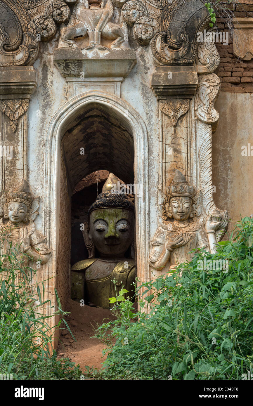 Buried buddha hi-res stock photography and images - Alamy