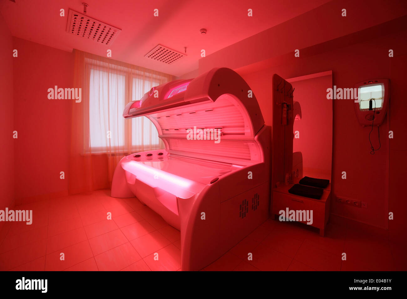 Sunbed machine hi-res stock photography and images - Alamy