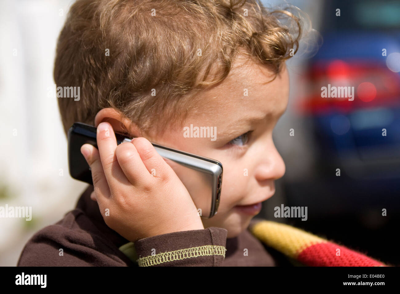 toddler using mobile phone Stock Photo - Alamy
