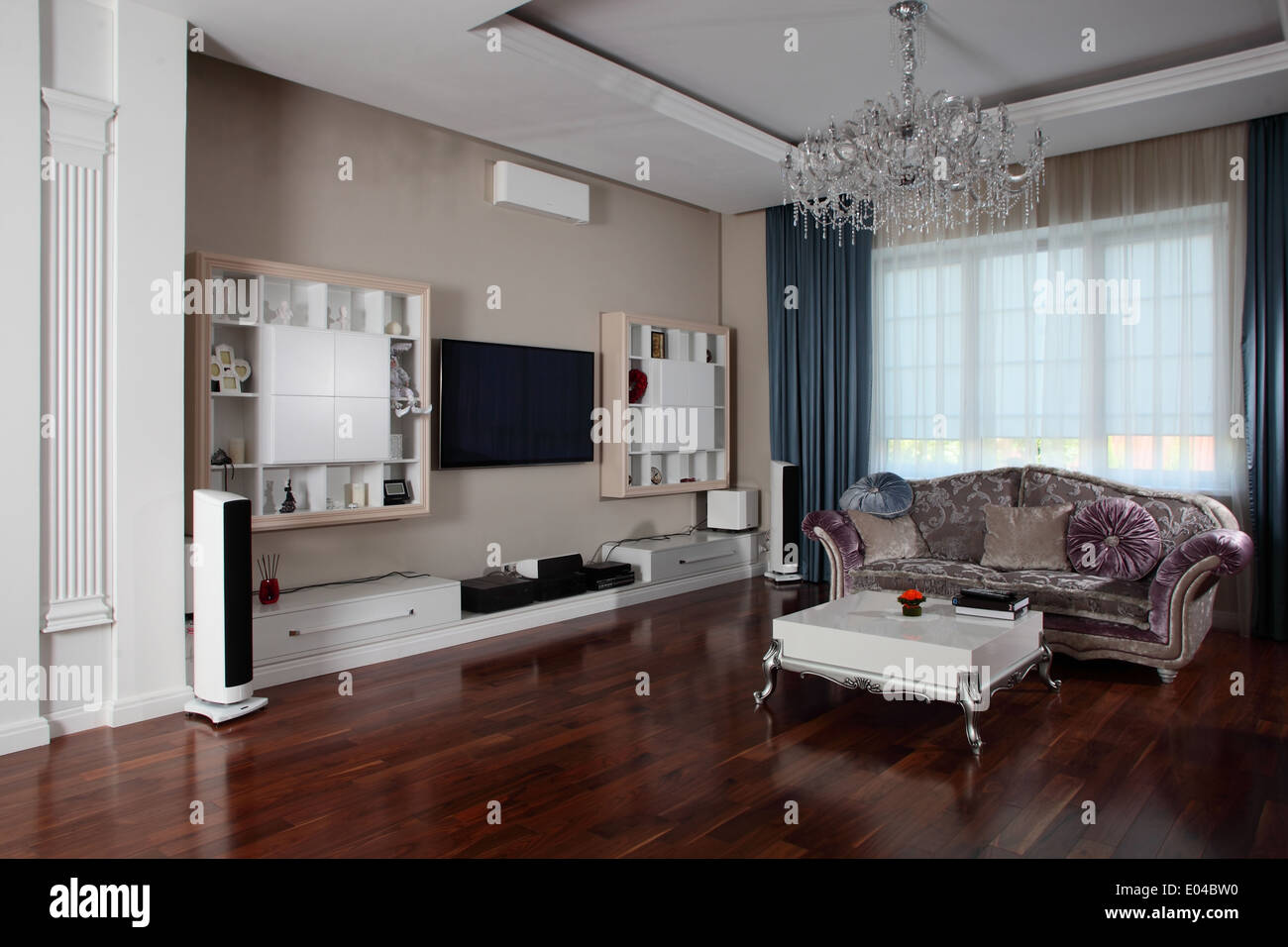 luxury and very clean empty european room Stock Photo - Alamy