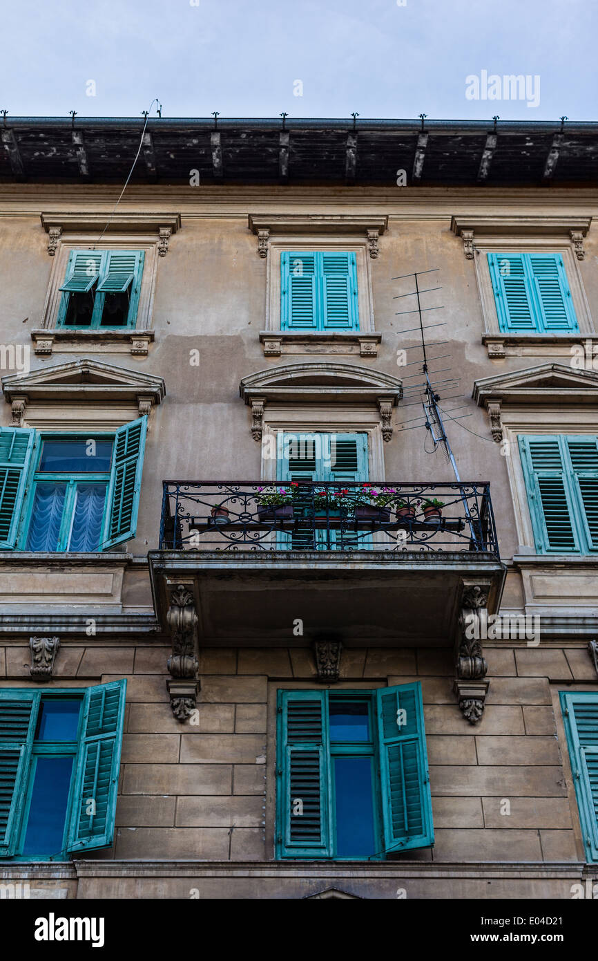 Old building facade hi-res stock photography and images - Alamy
