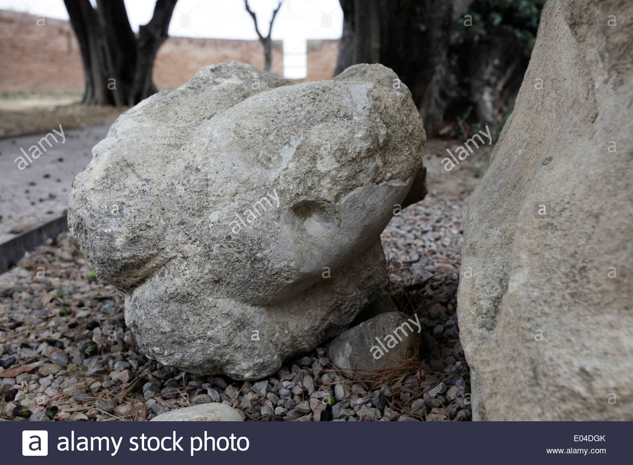 Broken Statue Head Stock Photos & Broken Statue Head Stock Images - Alamy