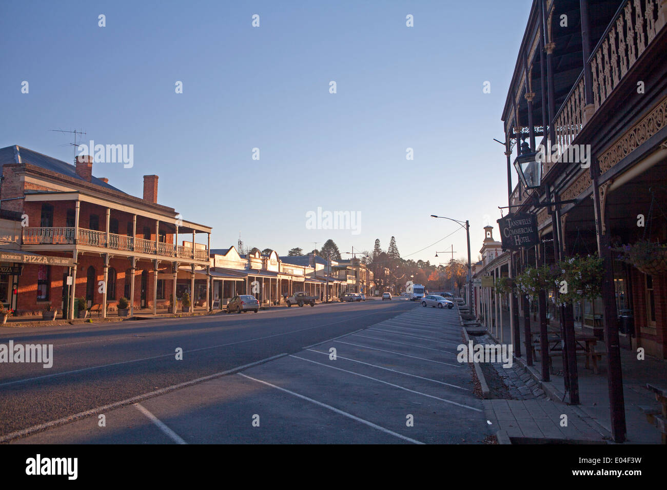 Streetscape in the gold-rush town of Beechworth Stock Photo - Alamy