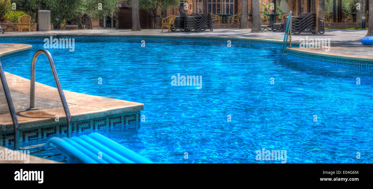 Empty hotel swimming pool hi-res stock photography and images - Alamy