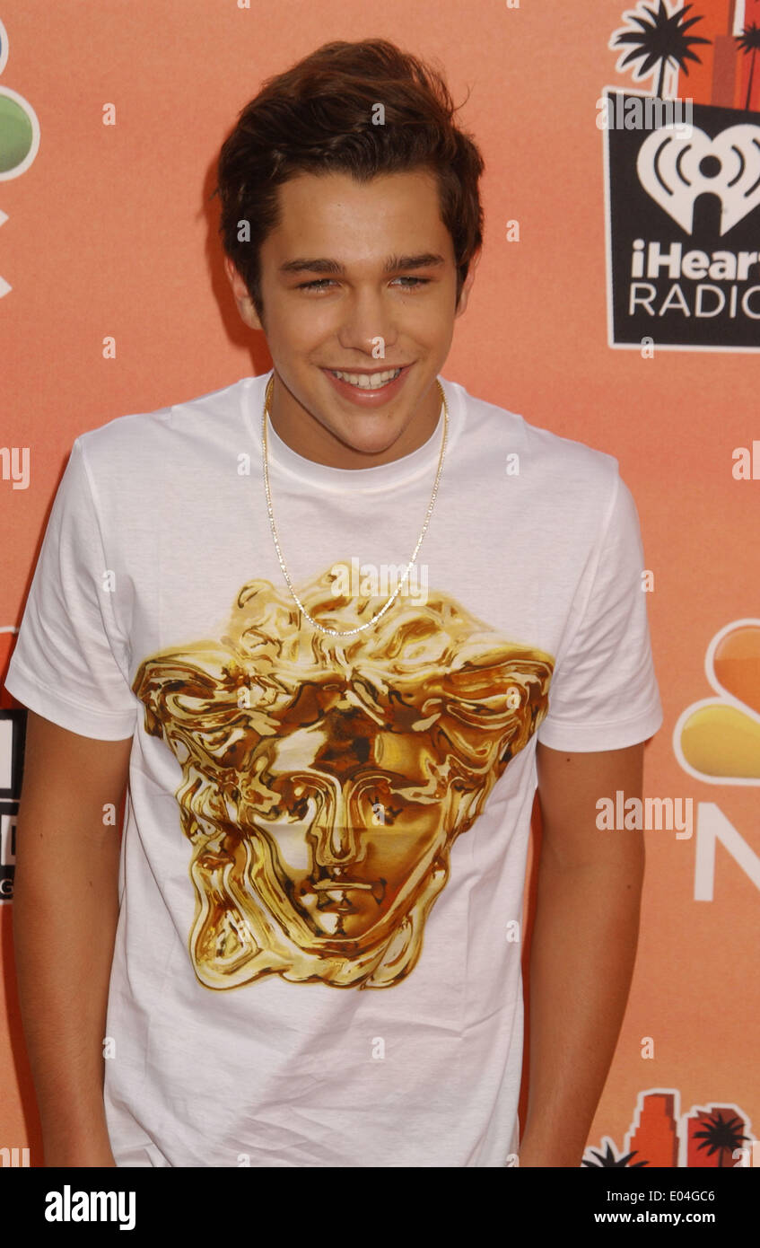 1st iheartradio music awards hi-res stock photography and images - Alamy