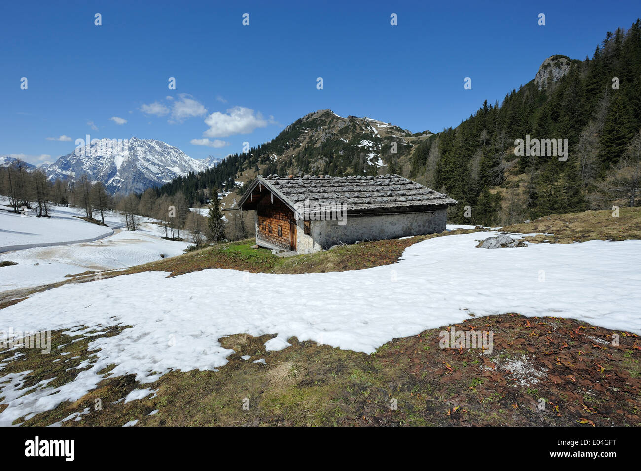 traditional mountain hut in Berchtesgaden nature reserve, Bavaria ...