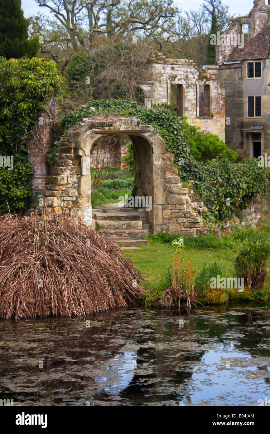 Old arch hi-res stock photography and images - Alamy