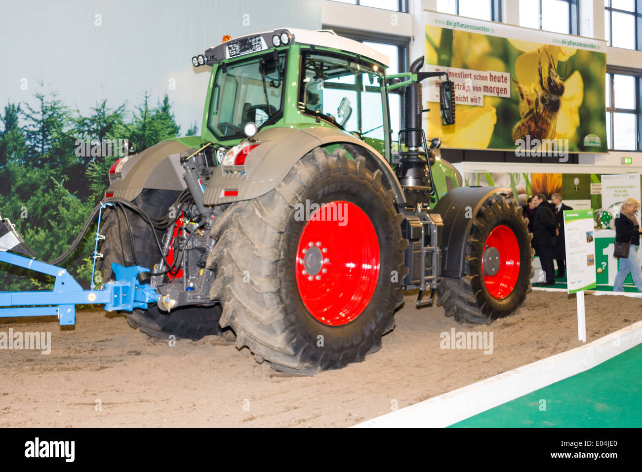 Green Fendt Tractor High Resolution Stock Photography and Images - Alamy