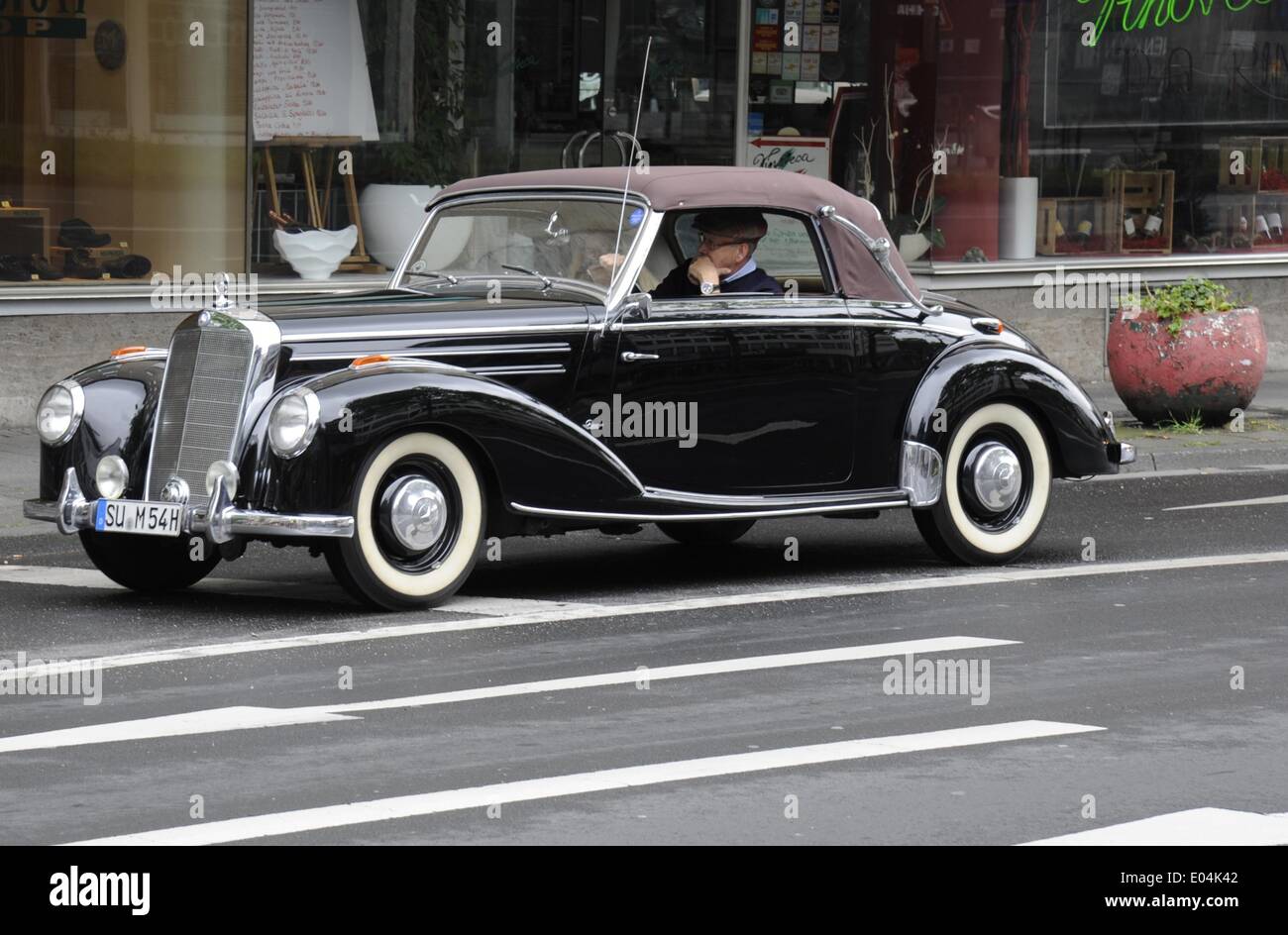 Mercedes benz center cologne hi-res stock photography and images - Alamy