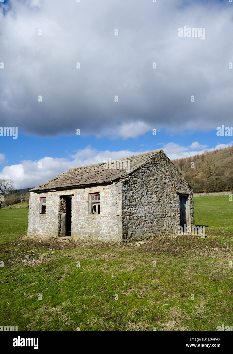 Wensleydale barn on it's own Stock Photo - Alamy