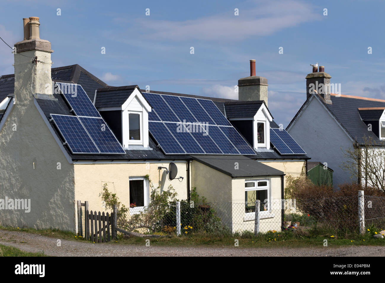 Solar panel cottage hi-res stock photography and images - Alamy