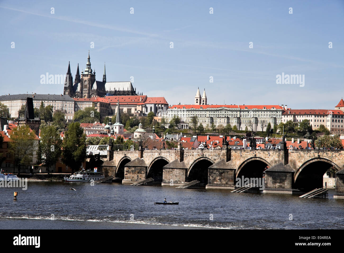 Prague, Karl's bridge with Prague castle, Hradschin, Prag, Karlsbruecke ...