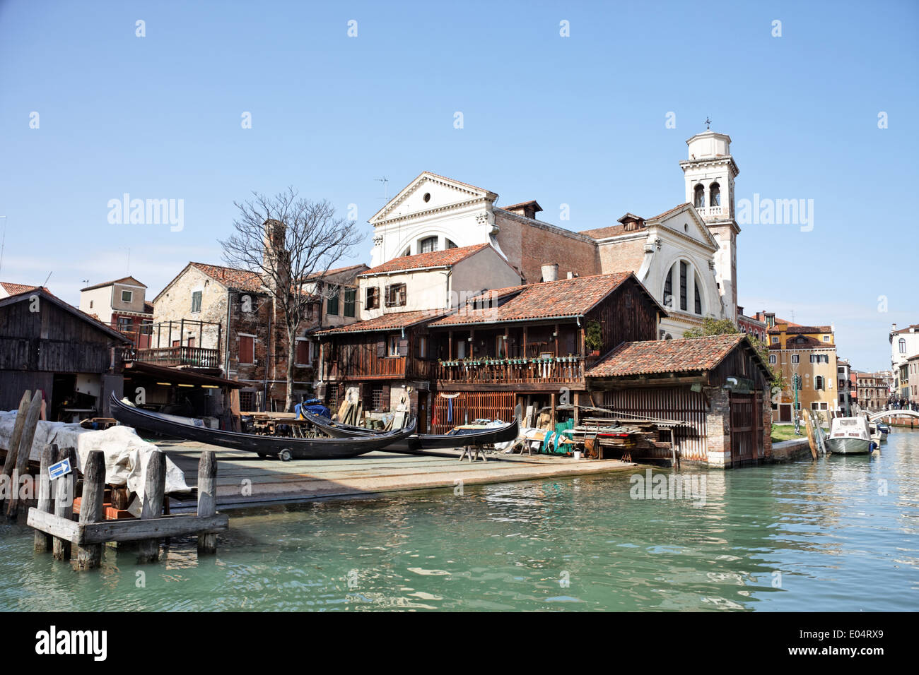 Shipyard in Venice Venetian gondolas ares overtaken, Werft in Venedig ...