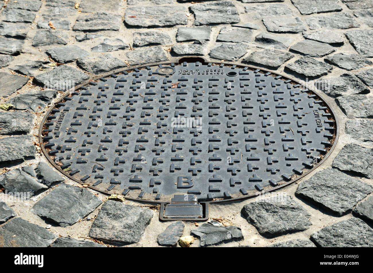 Sewer manhole hi-res stock photography and images - Alamy