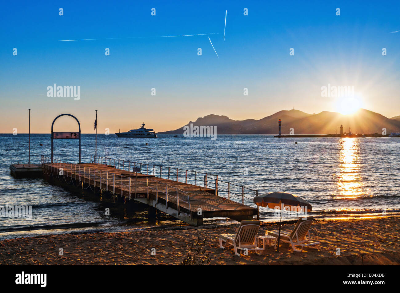 Cannes beach hi-res stock photography and images - Alamy