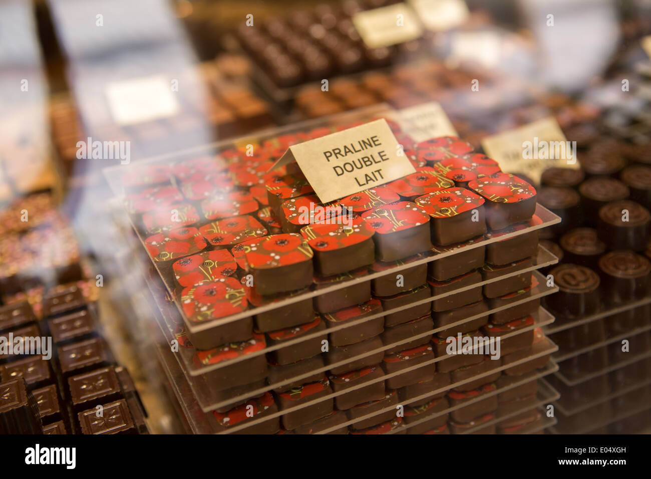 Praline chocolate in a Belgian chocolatier window in Bruges, Brugge ...