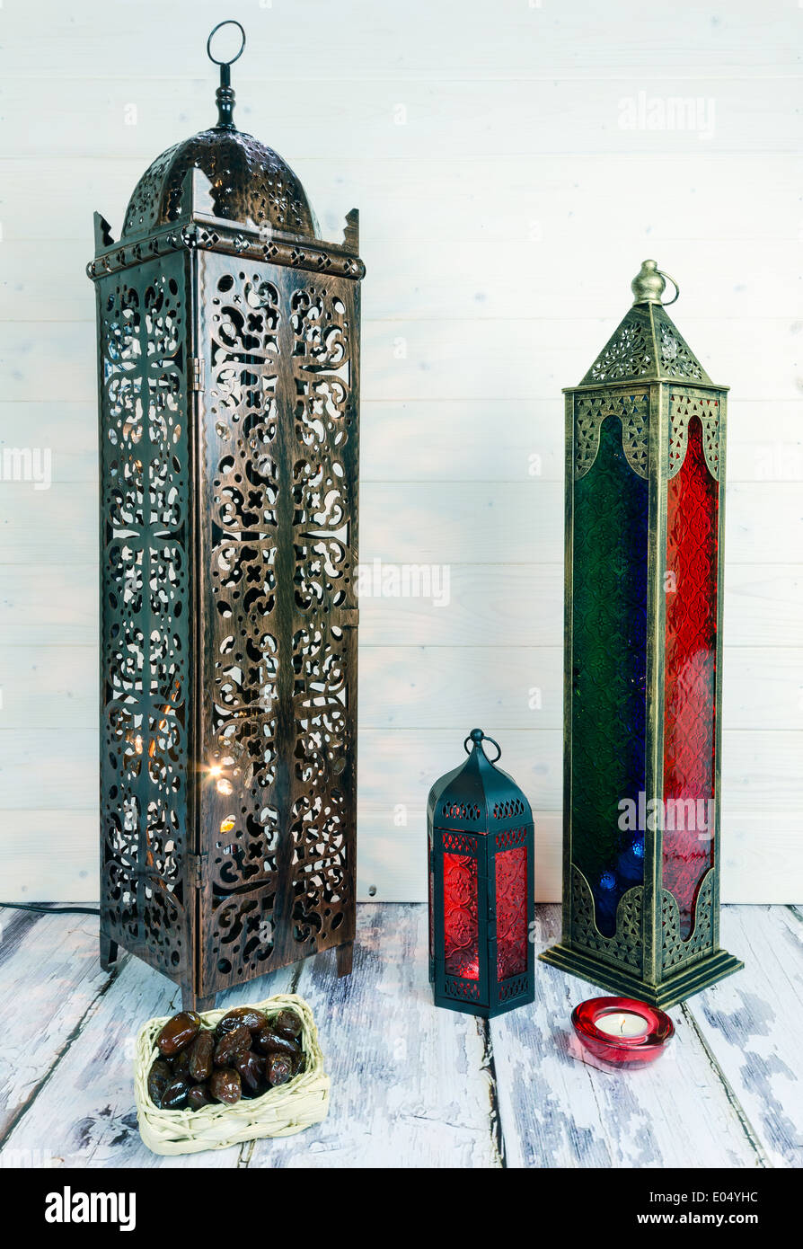 Traditional arab basket hi-res stock photography and images - Alamy