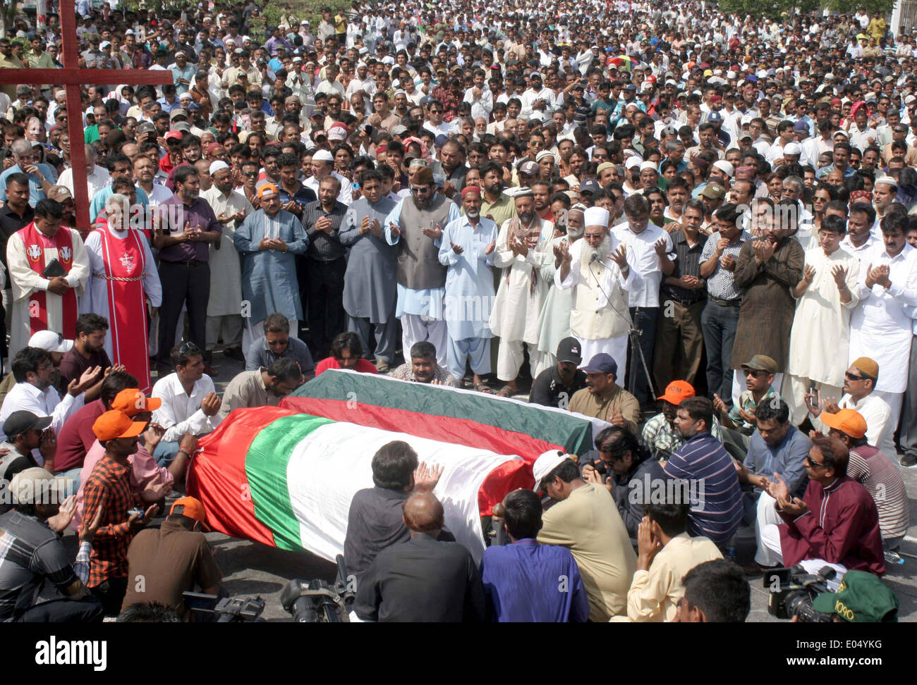 F funeral prayer hi-res stock photography and images - Alamy