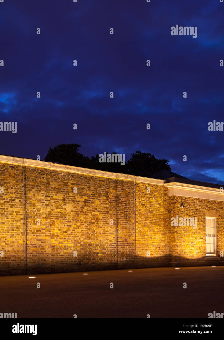 Night shot, side wall of the illuminated Serpentine Sackler Gallery in ...