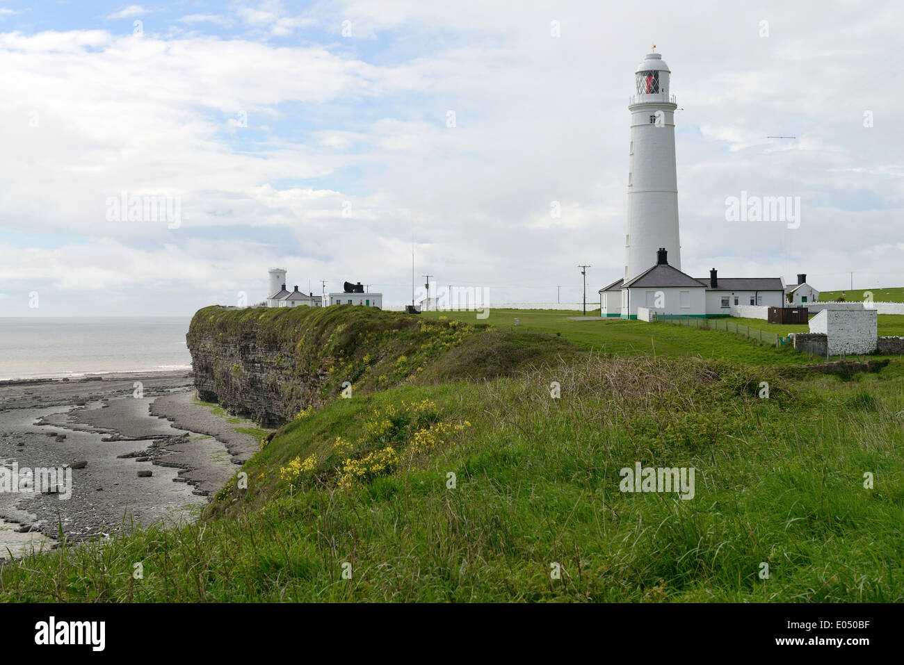 Nash Point Lighthouse on the Vale of Glamorgan coastline, South Wales ...