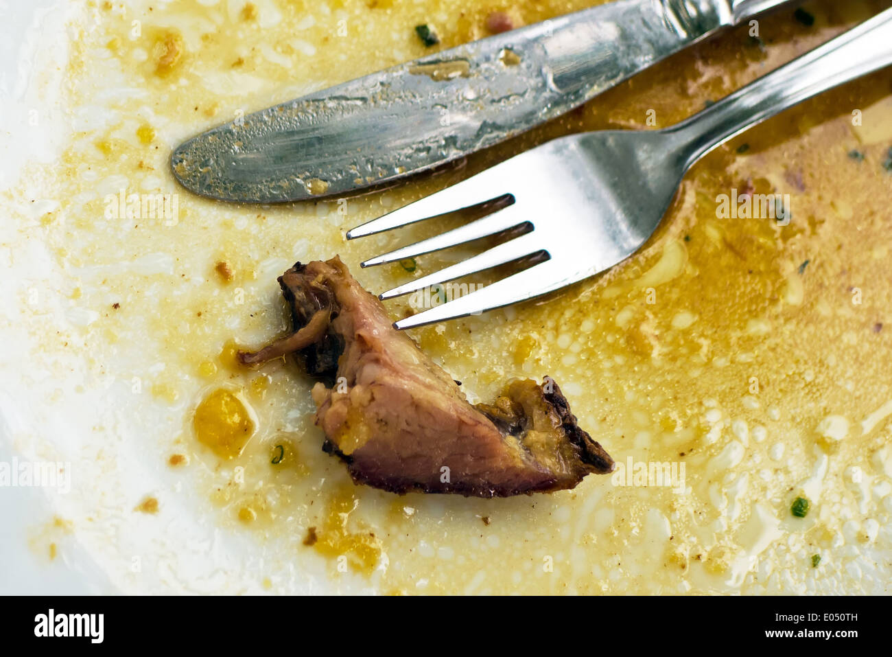 A cutlery lies after food on a plate, Ein Besteck liegt nach dem Essen ...