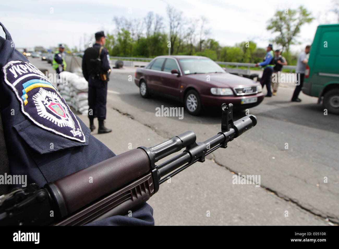 April 28, 2014 - heckpoint is seeing on one of the main Ukrainian ...