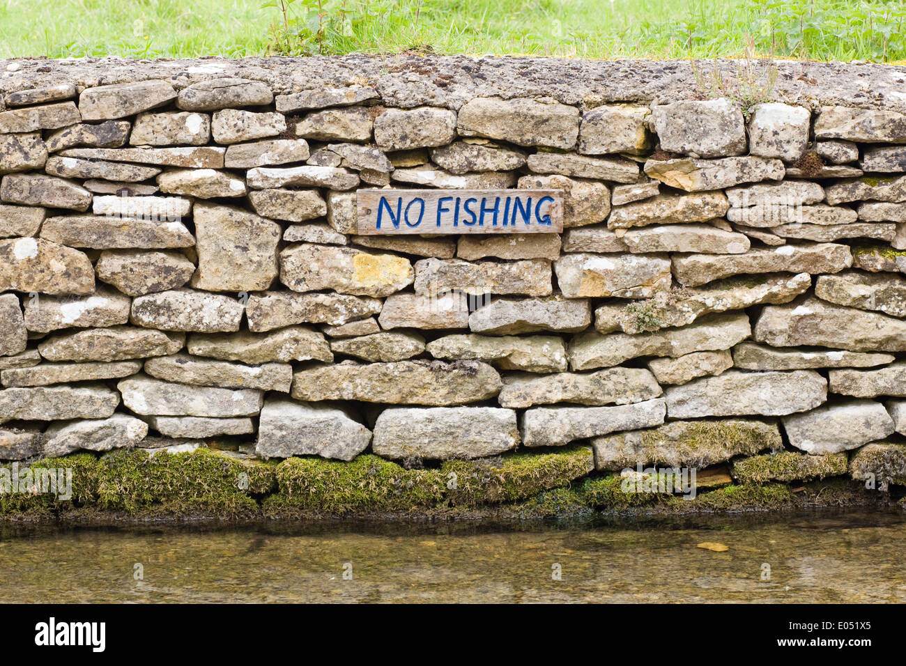 Stone wall with public warning "No Fishing Stock Photo - Alamy