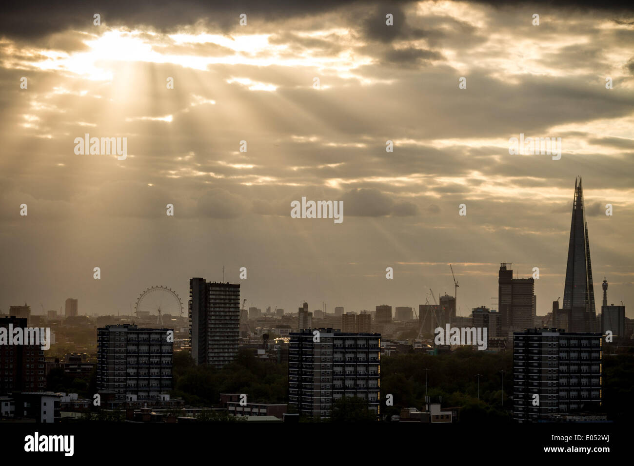 Shaft of light at sunset hi-res stock photography and images - Alamy