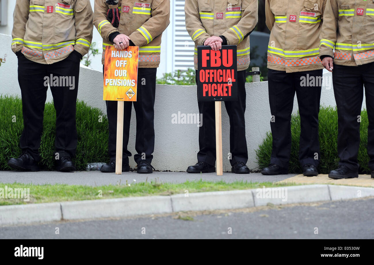Fire brigade strike england uk hi-res stock photography and images - Alamy