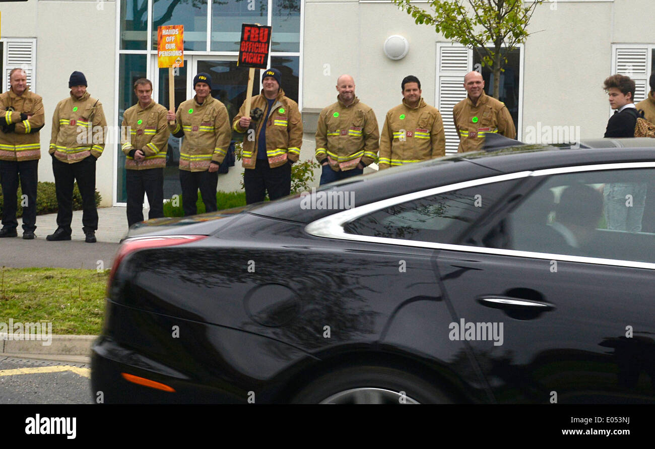 Fire brigade strike england uk hi-res stock photography and images - Alamy