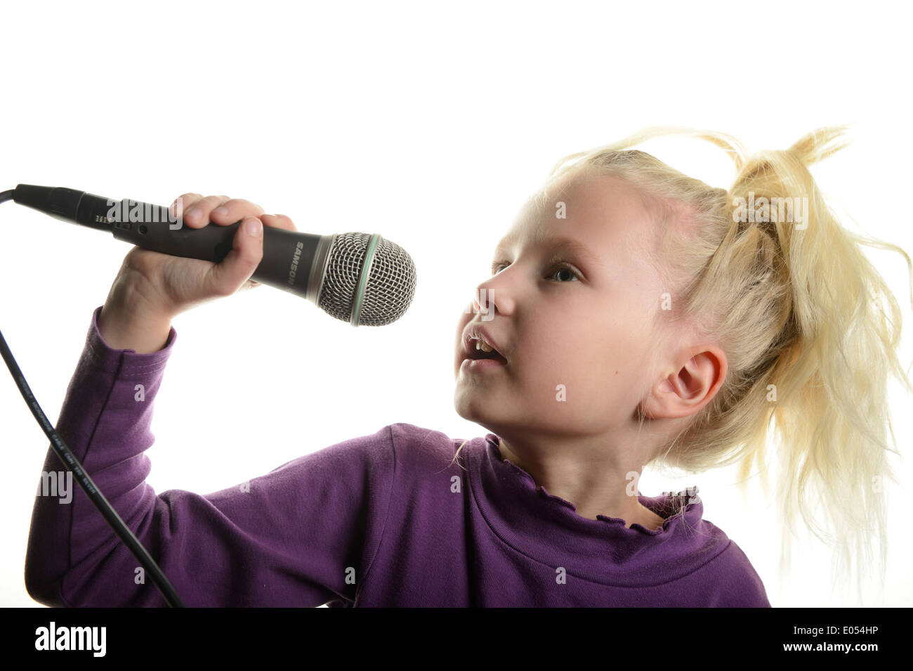 Girl is singing hi-res stock photography and images - Alamy
