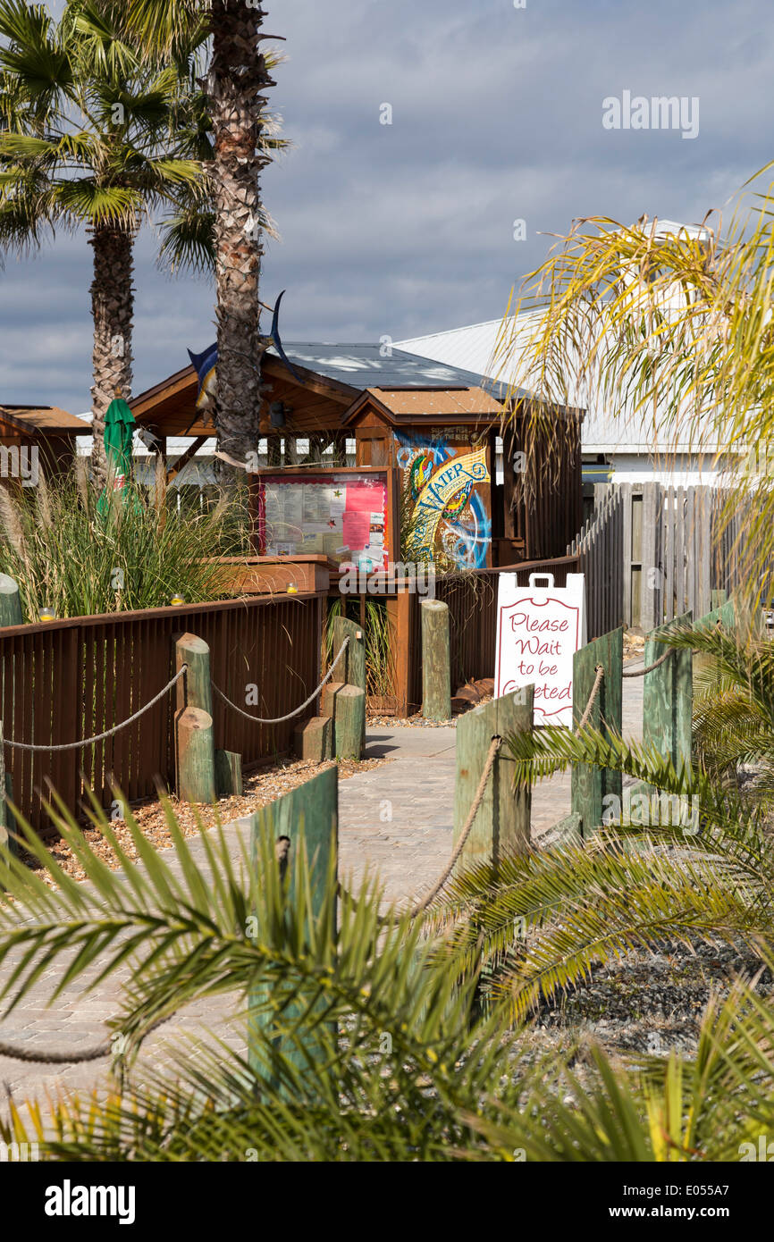 Restaurant by the water hi-res stock photography and images - Alamy