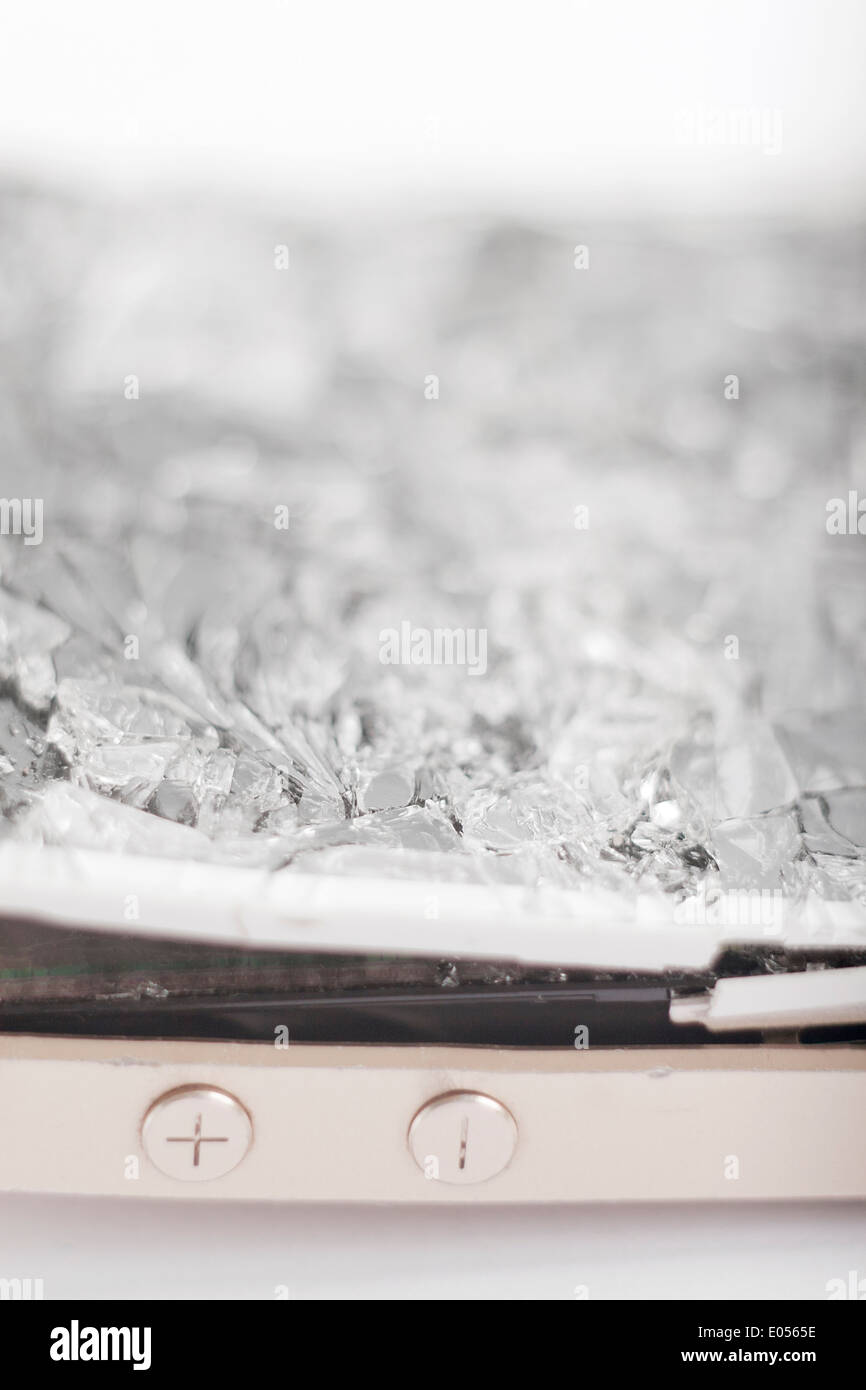 Repairing iphone hi-res stock photography and images - Alamy