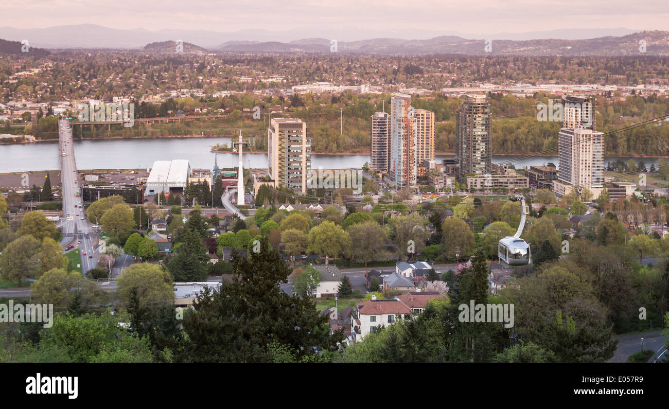 Portland aerial tram hi-res stock photography and images - Alamy