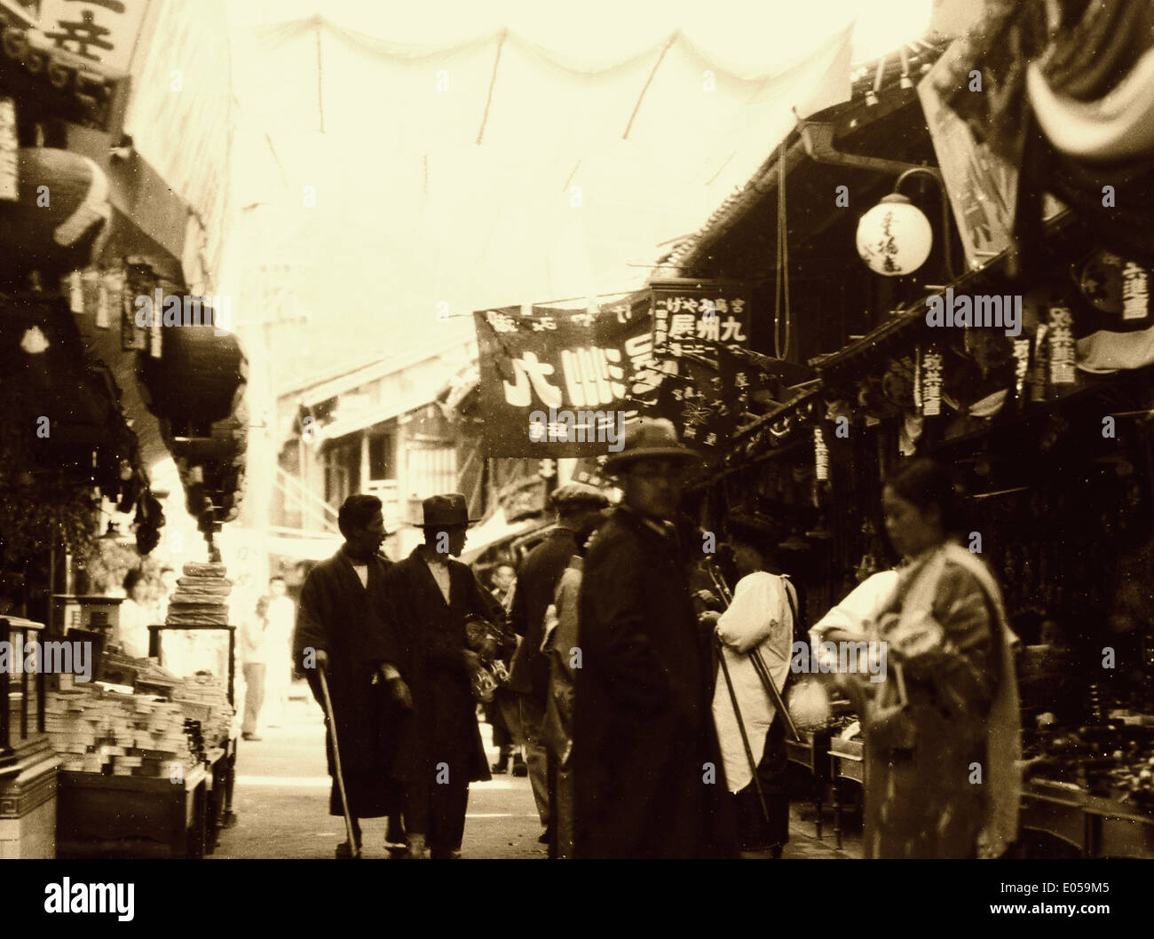 Street scene 1930s japan hi-res stock photography and images - Alamy