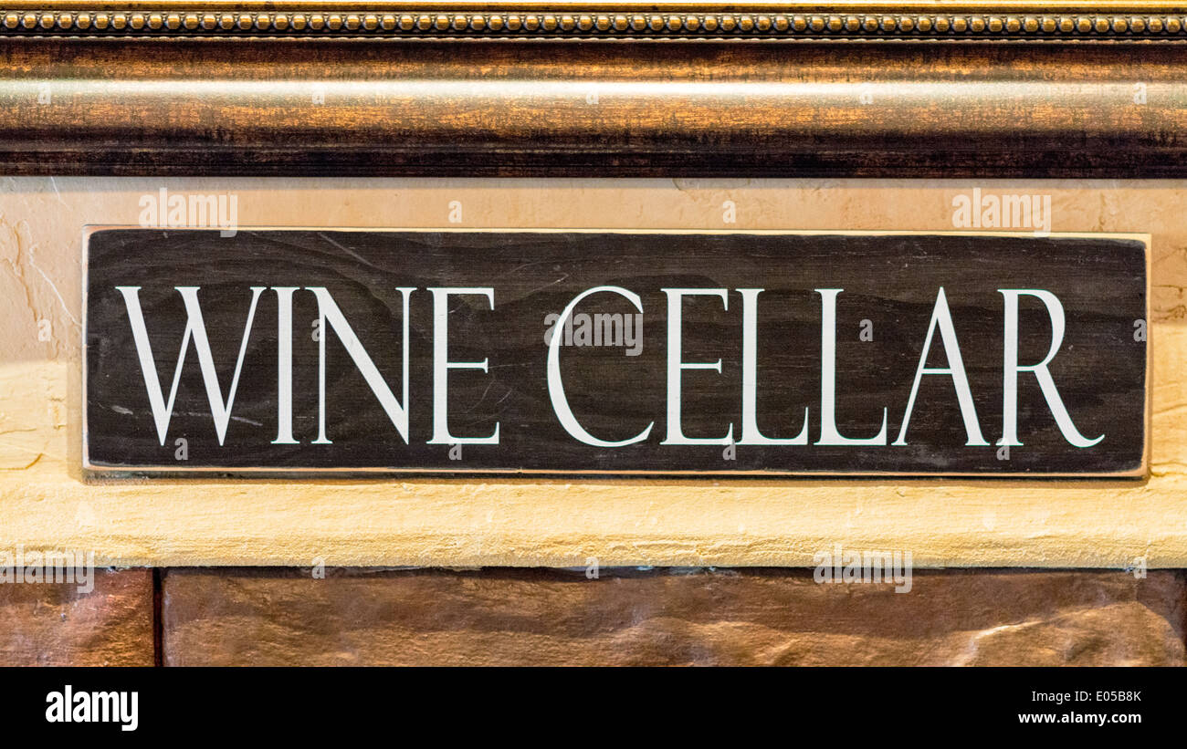 Cellar bar hi-res stock photography and images - Alamy