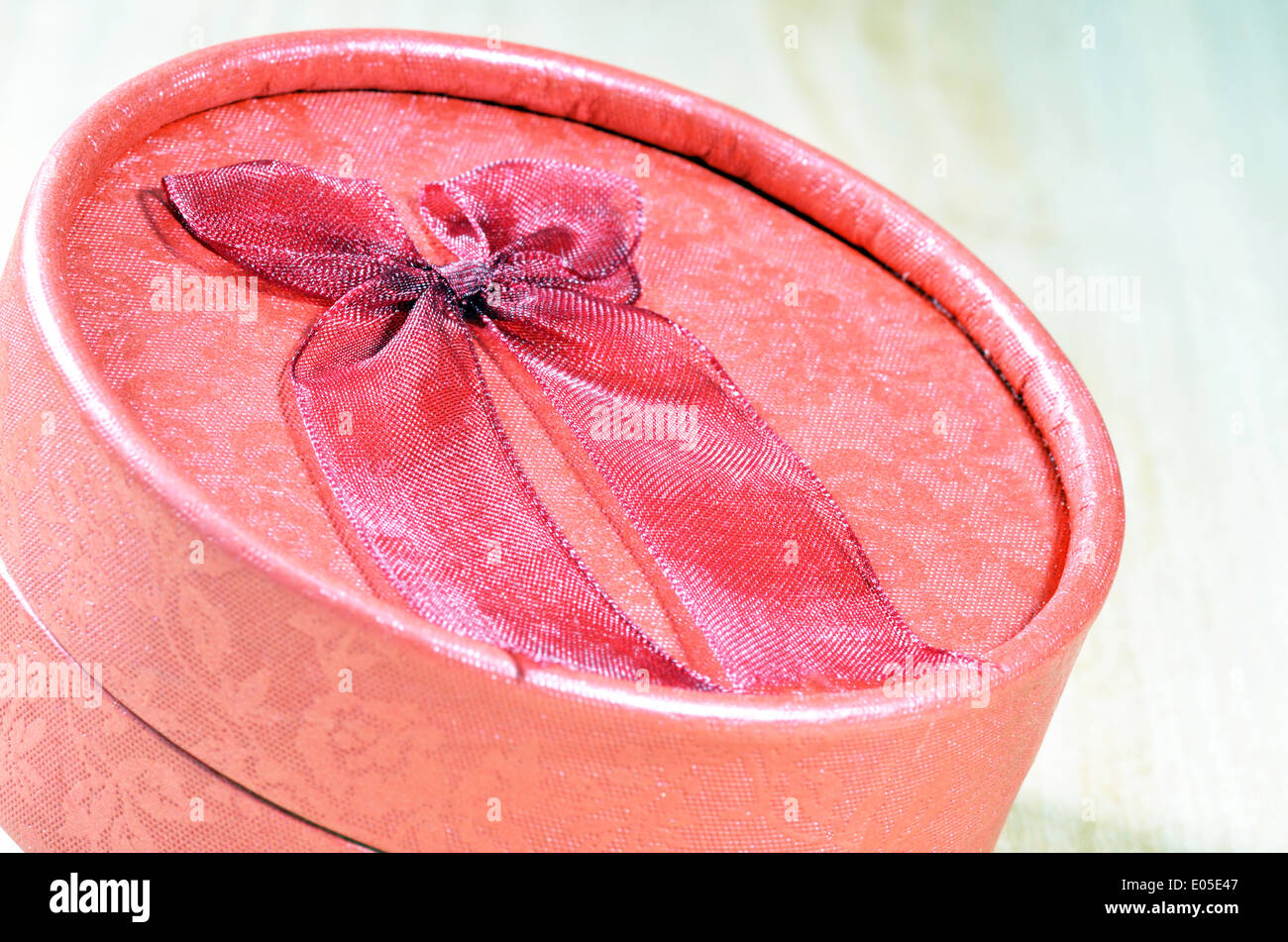 Small round box hi-res stock photography and images - Alamy