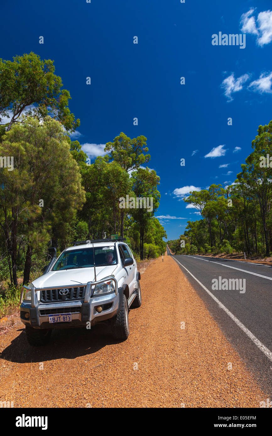 Australian outback 4x4 hi-res stock photography and images - Alamy