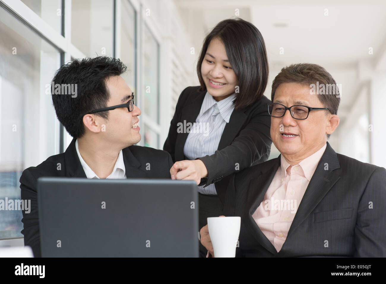 Asian business team meeting. Group of businesspeople having discussion ...