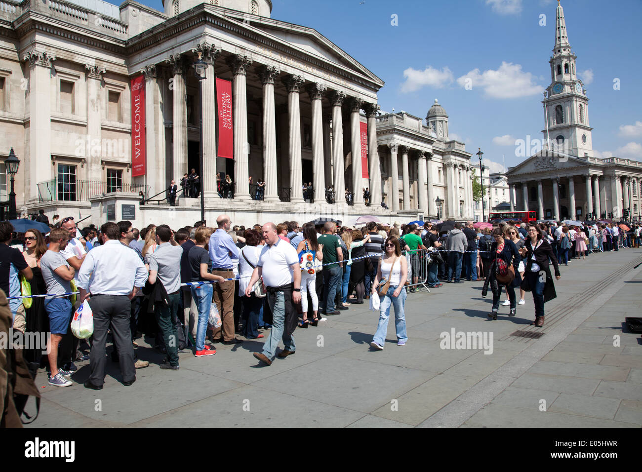 Voting queues hi-res stock photography and images - Alamy