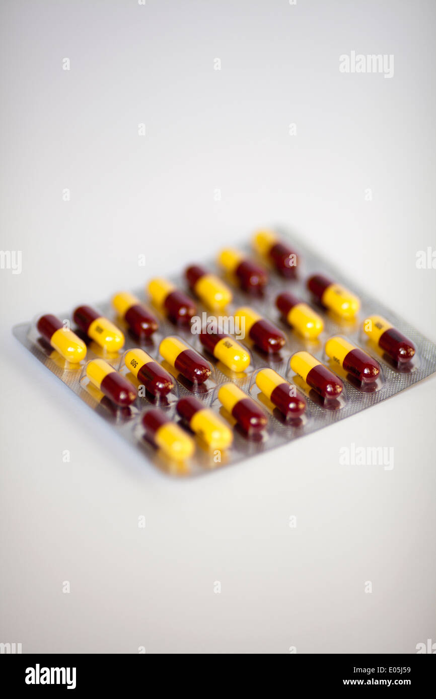 Antibiotic tablets hi-res stock photography and images - Alamy