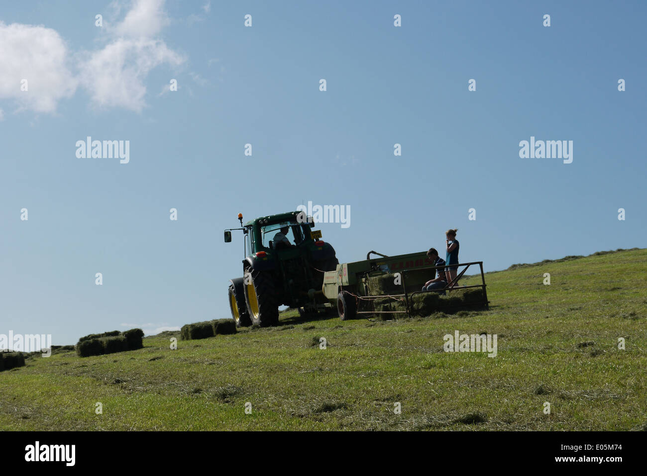 Small square bales hi-res stock photography and images - Alamy