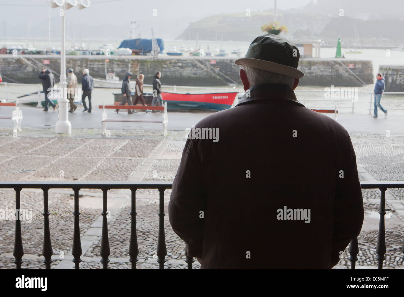 Onlooker people hi-res stock photography and images - Alamy
