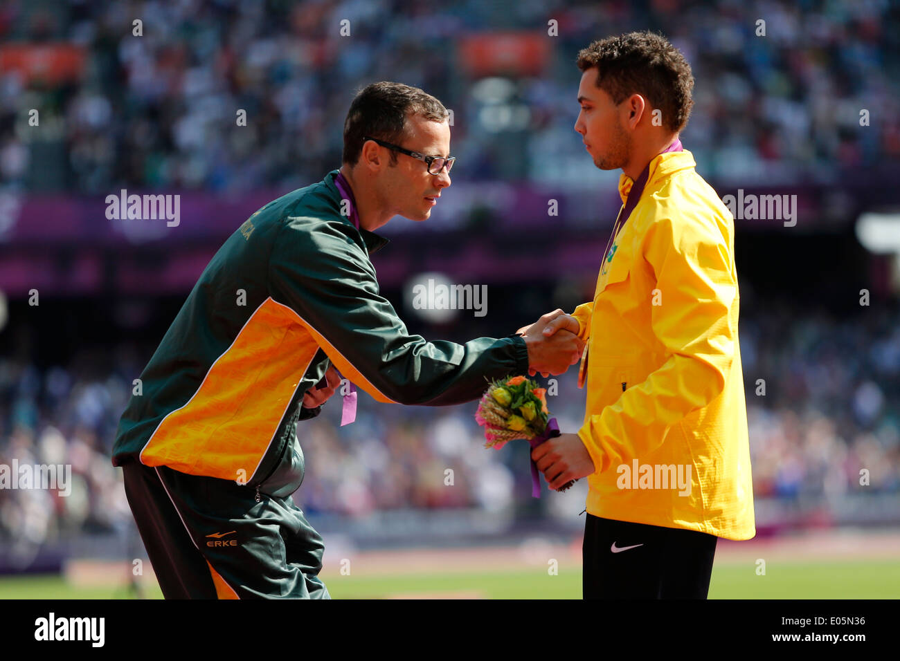 Oscar Pistorius of South Africa silver medal (L) and Alan Fonteles ...