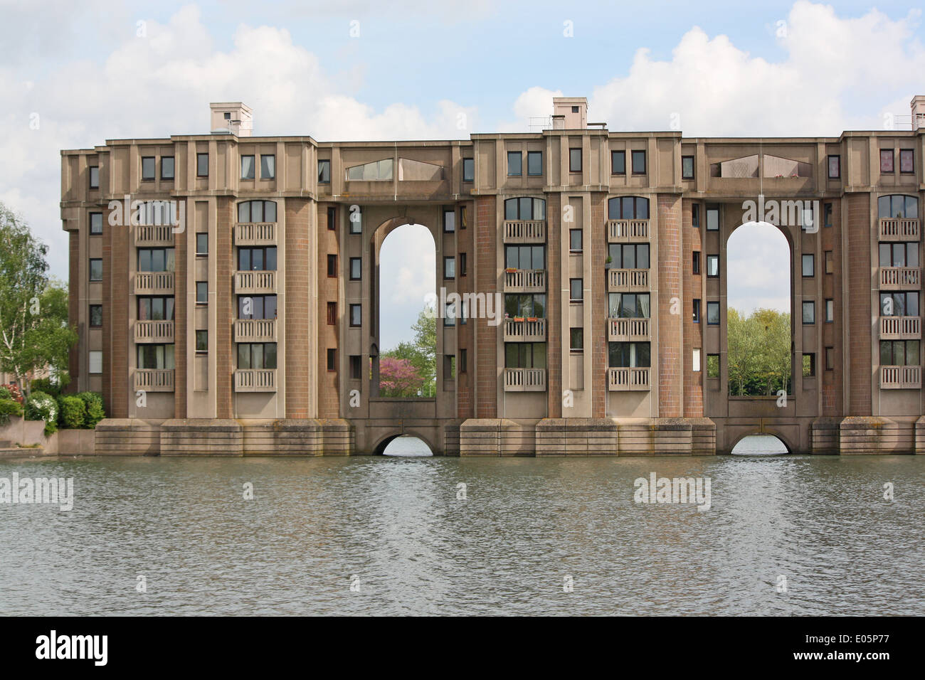 Ricardo Bofill, Les Arcades-du-Lac, Paris, France Stock Photo - Alamy