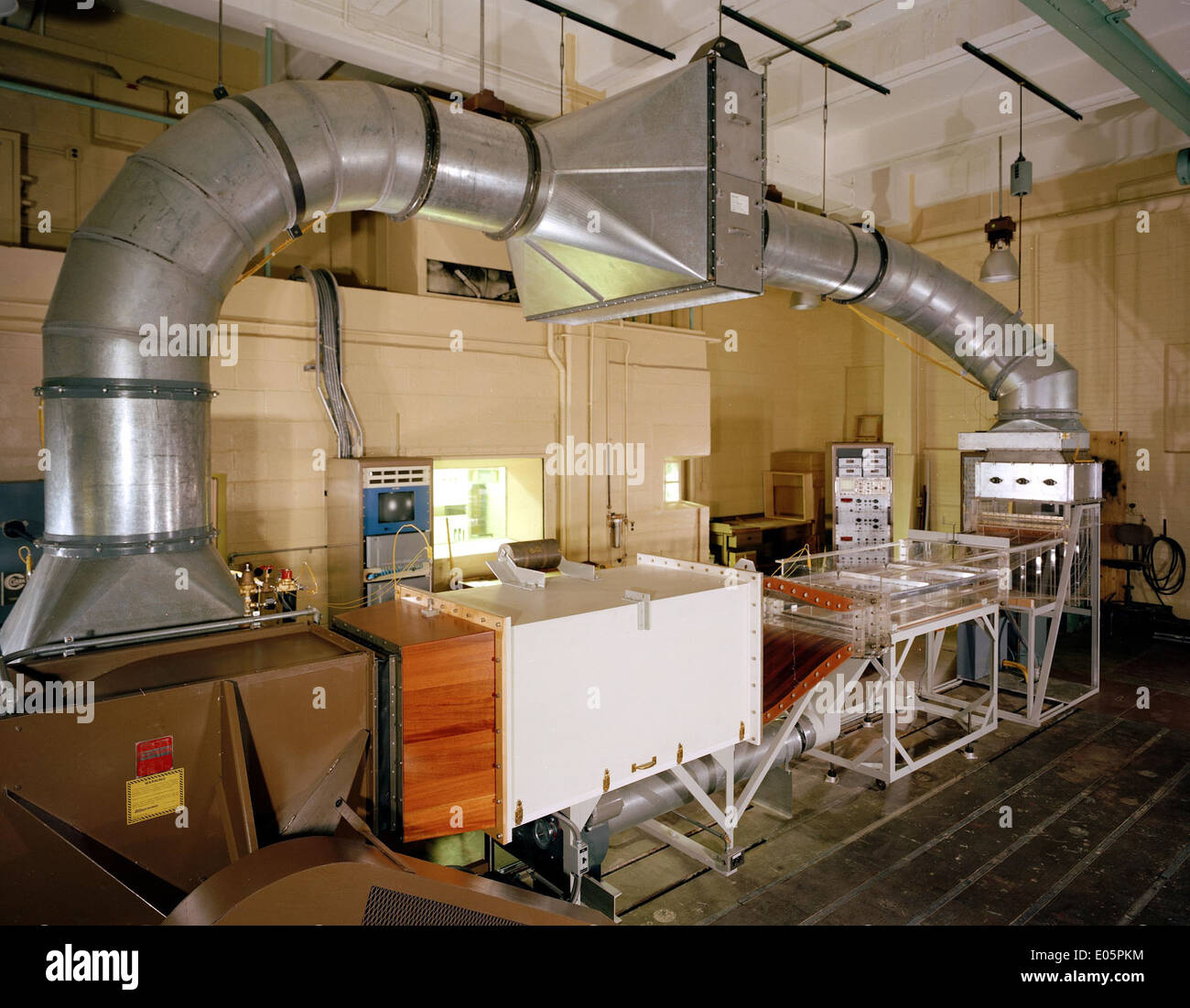 NASA's Engine Research Building houses advanced wind tunnel facilities ...