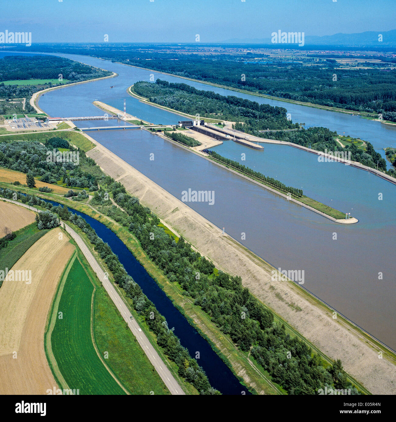 Hydroelectric generating stations hi-res stock photography and images ...