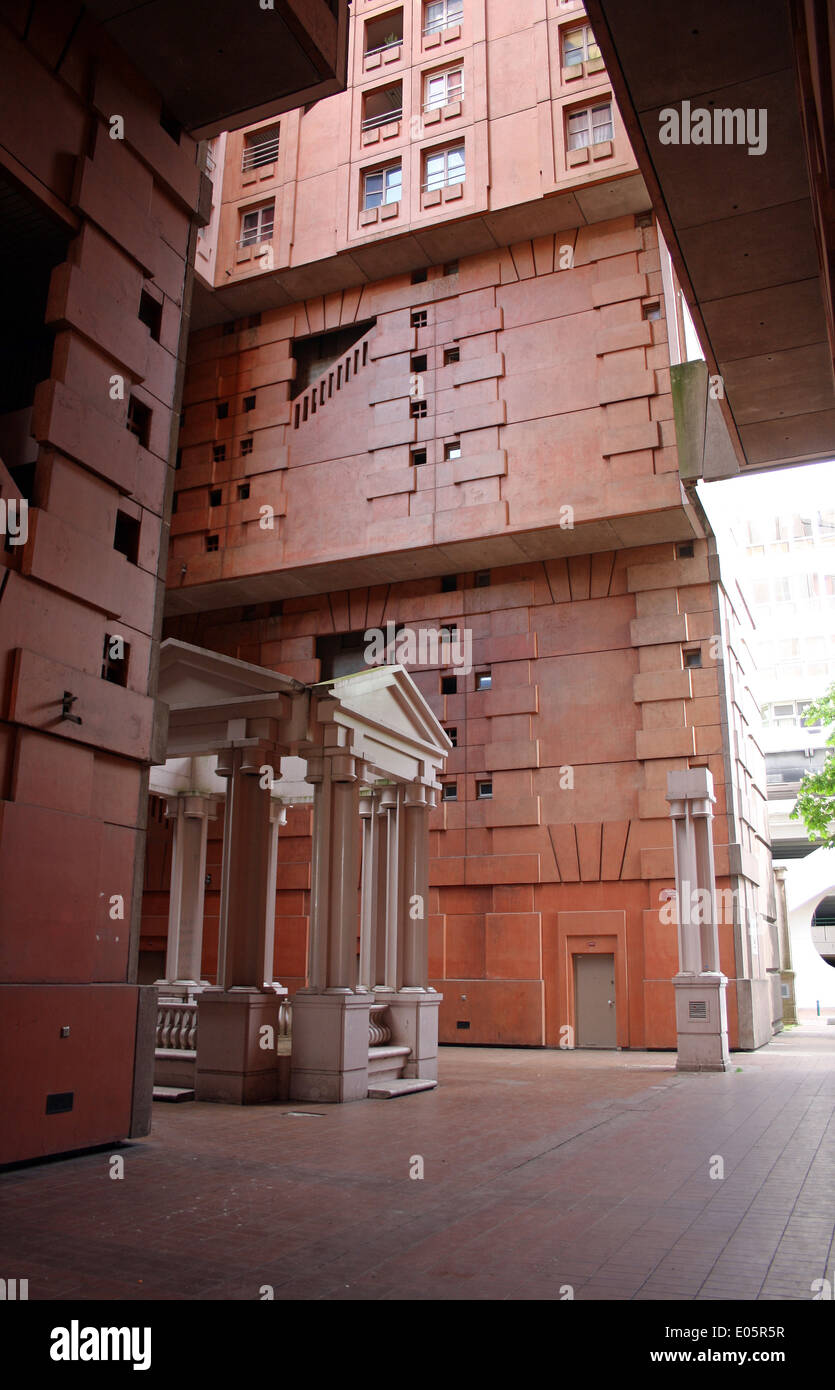 Les Espaces d'Abraxas, Ricardo Bofill, Paris Stock Photo - Alamy