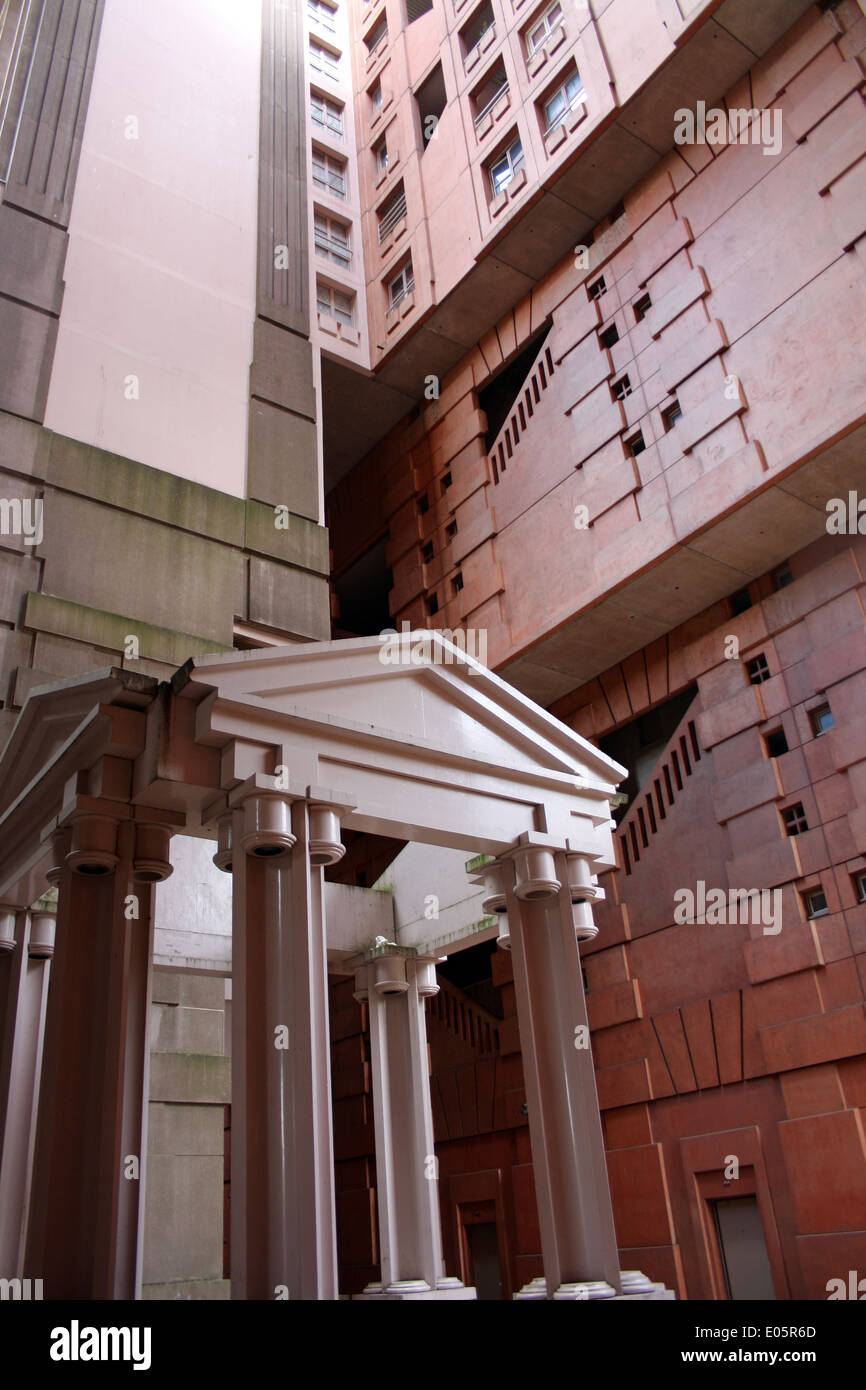 Les Espaces d'Abraxas, Ricardo Bofill, Paris Stock Photo - Alamy